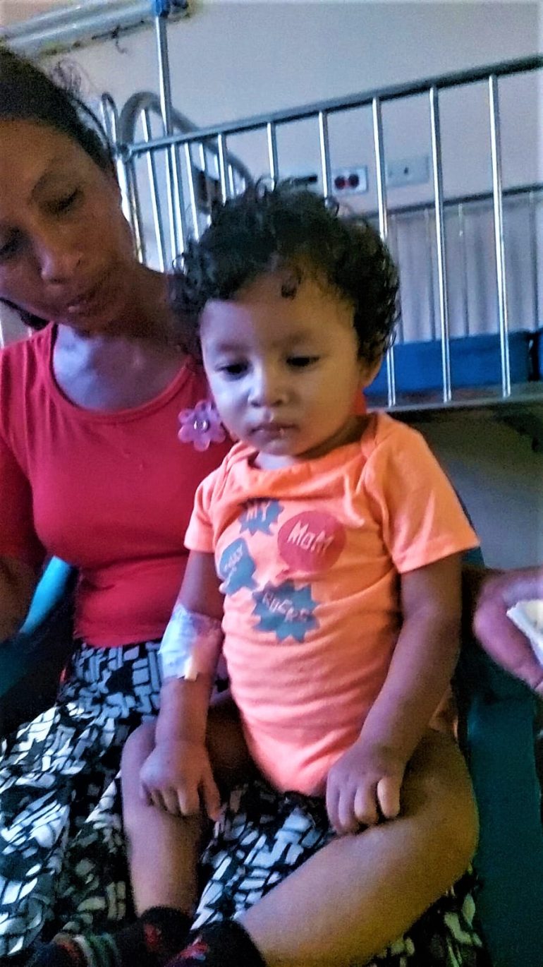 El pequeño Moisés, de tan solo un año, sobrevivió a la mordedura de una ...