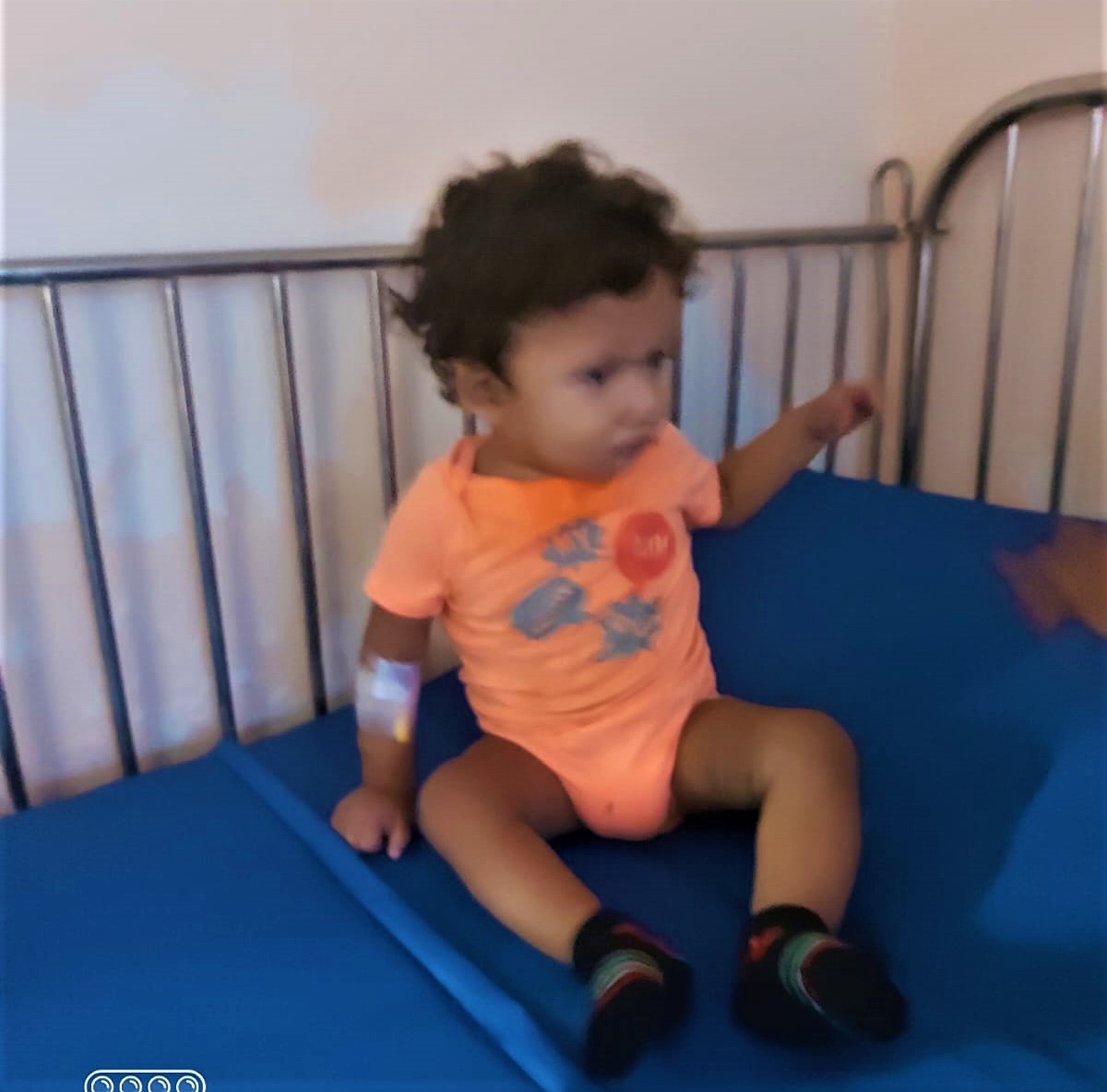 El pequeño Moisés, de tan solo un año, sobrevivió a la mordedura de una ...